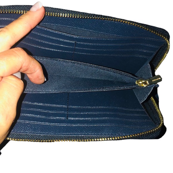 Coach | Bags | Coach Accordian Zip Around Crossgrain Leather Wallet In ...